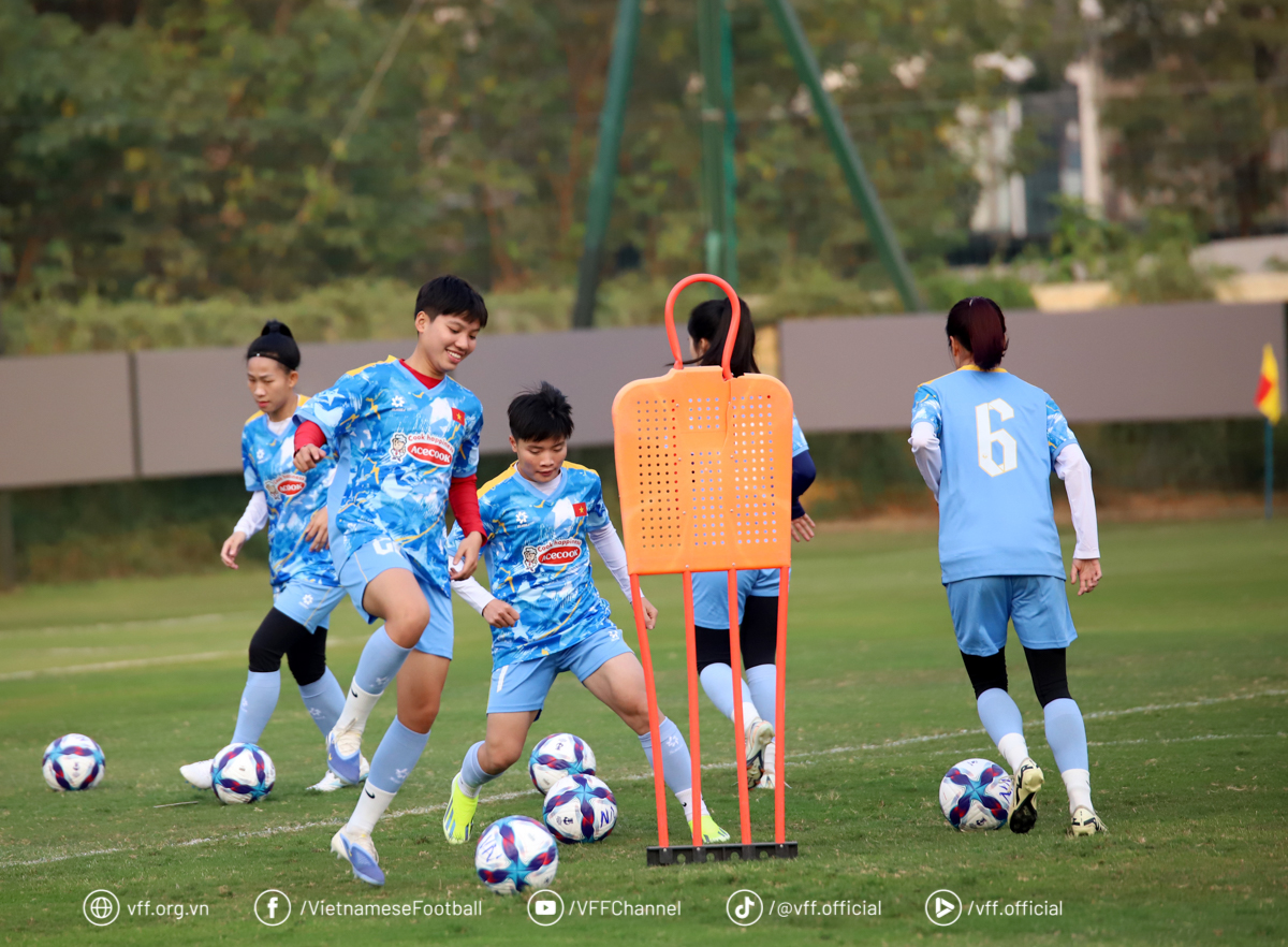 VFF - Vietnam Women’s National Team hold first training session at the ...